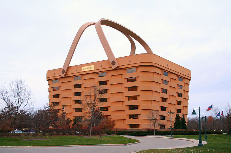 Top 10 Eccentric Buildings - Toptenz.net