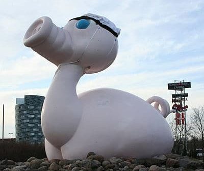 Top 10 Weirdest Statues On The Planet - Toptenz.net
