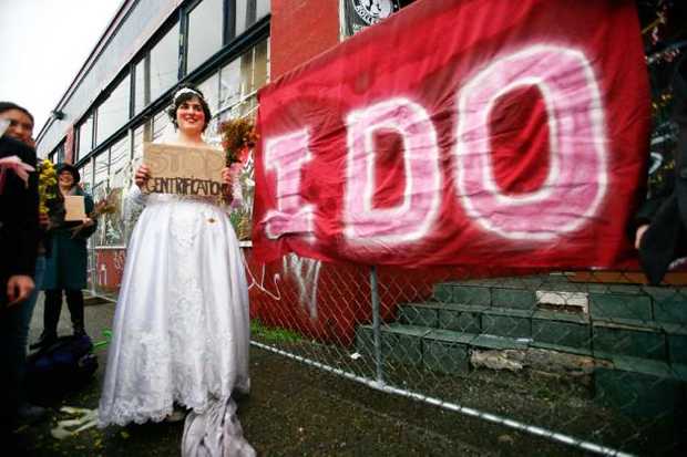 Top 10 People Who Said I Do to Inanimate Objects - Toptenz.net