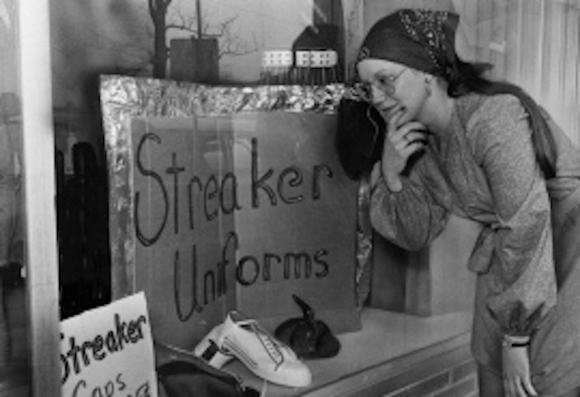 10 Bare-Assed Facts On Streaking - Toptenz.net