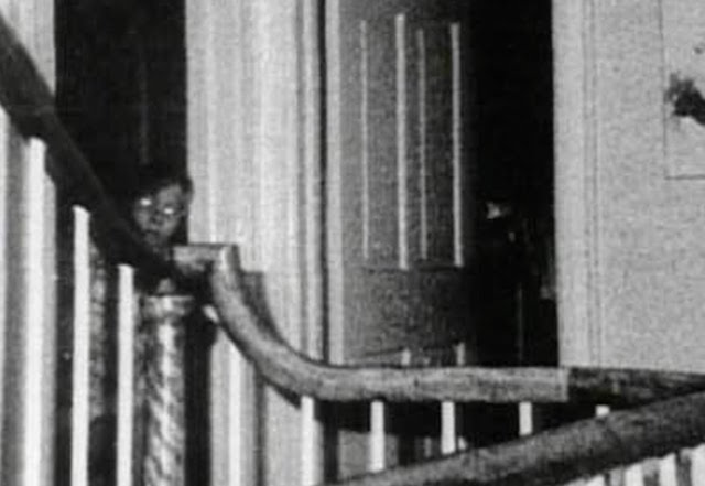 10 Creepy, Mysterious Pictures that Can't Be Explained - Toptenz.net