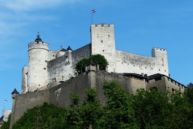 10 Uncommon Facts about Medieval Castles - Toptenz.net