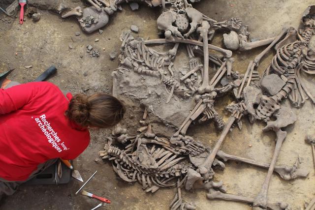 10 Grim Archaeological Discoveries - Toptenz.net