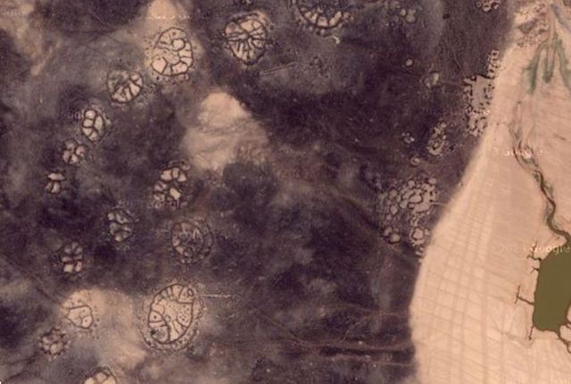 10 Strange Things Found in the Desert - Toptenz.net