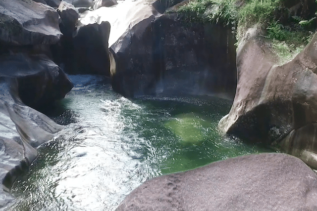 Australia's Dangerously Cursed Devil's Pool - Toptenz.net