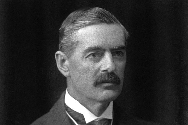 10 Notoriously Bad Decisions by Political Leaders - Toptenz.net